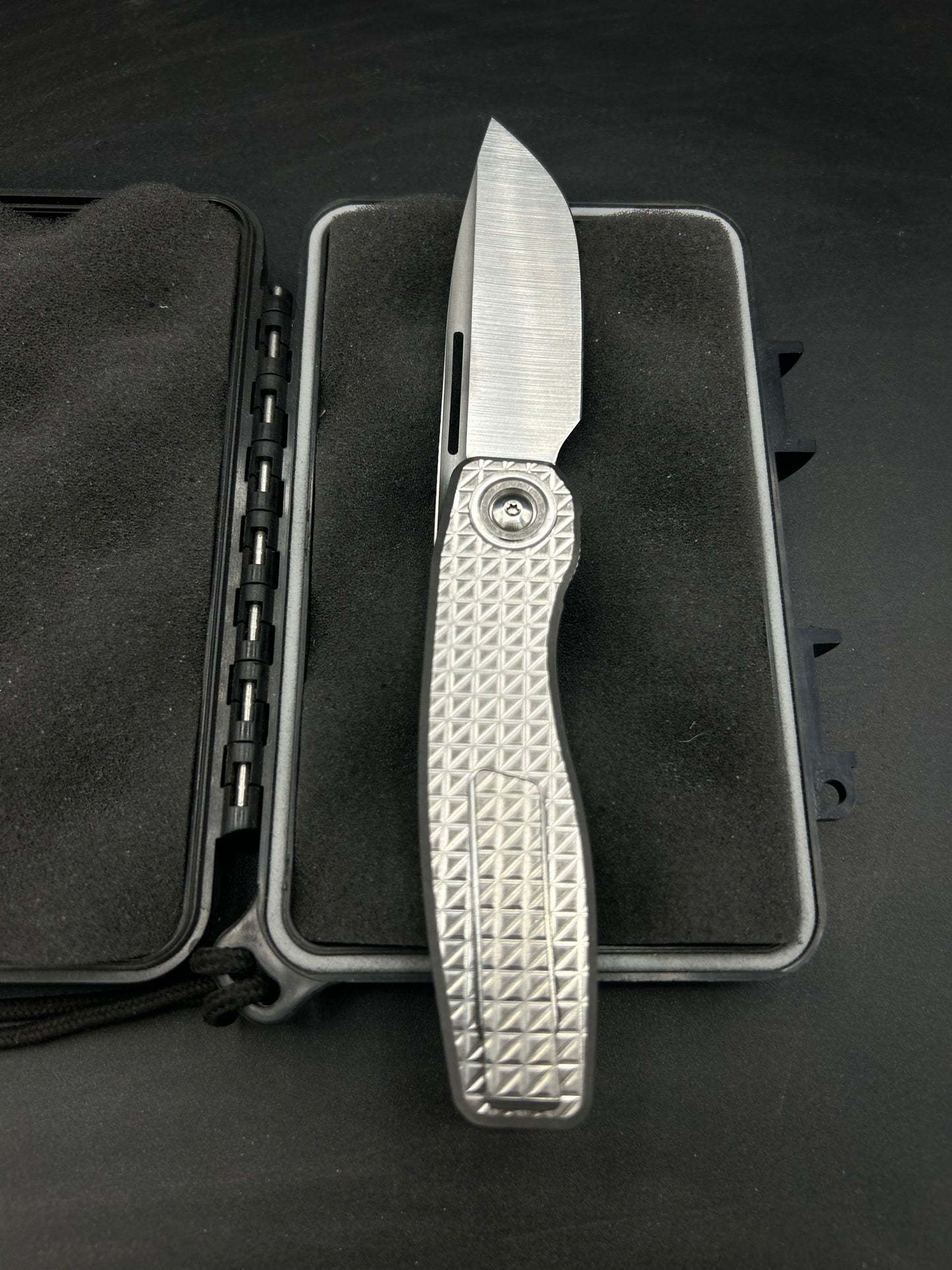 Mini FSD-I #004 – Brown Knives