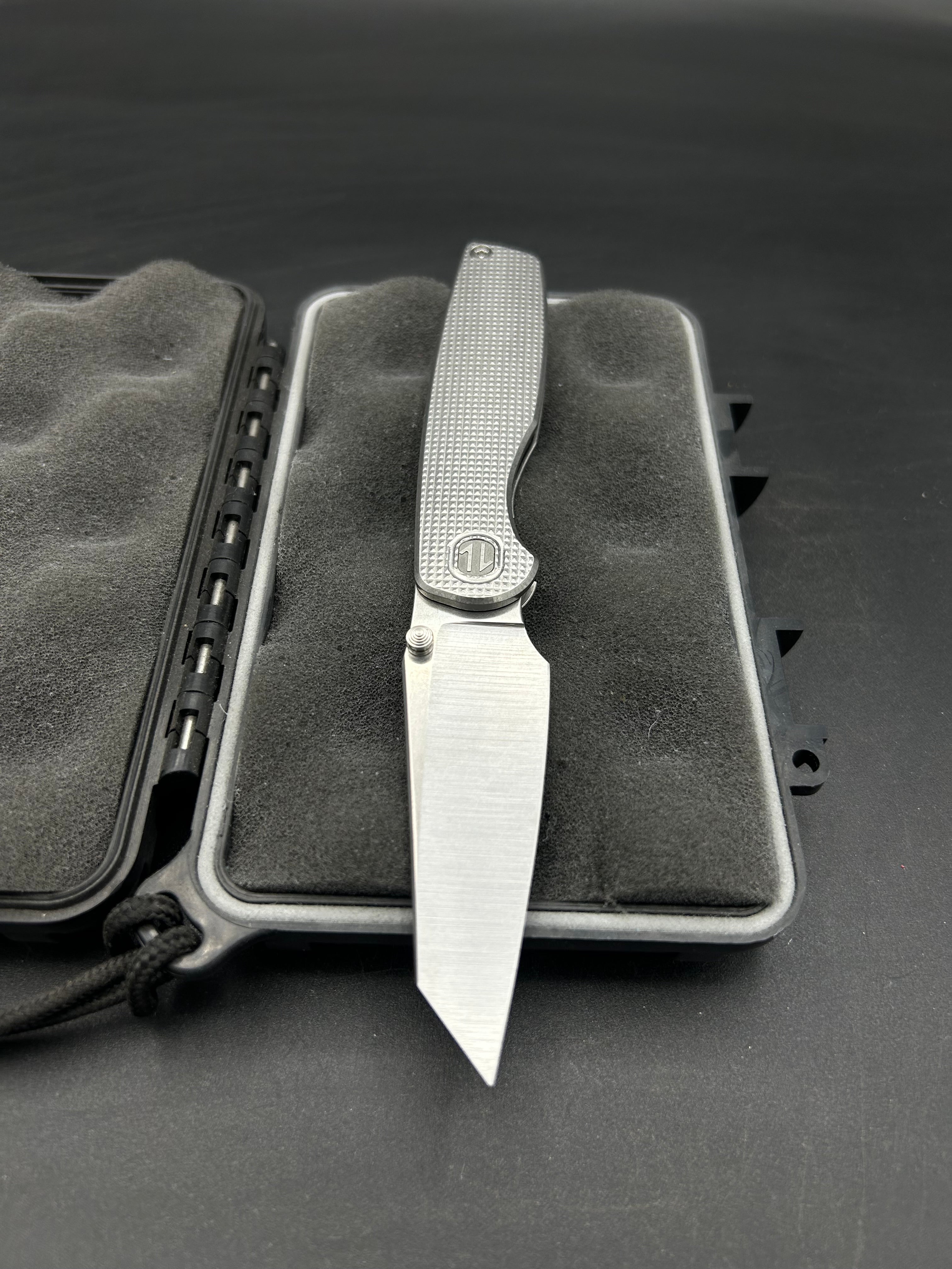 Cortex Mini #004 – Brown Knives