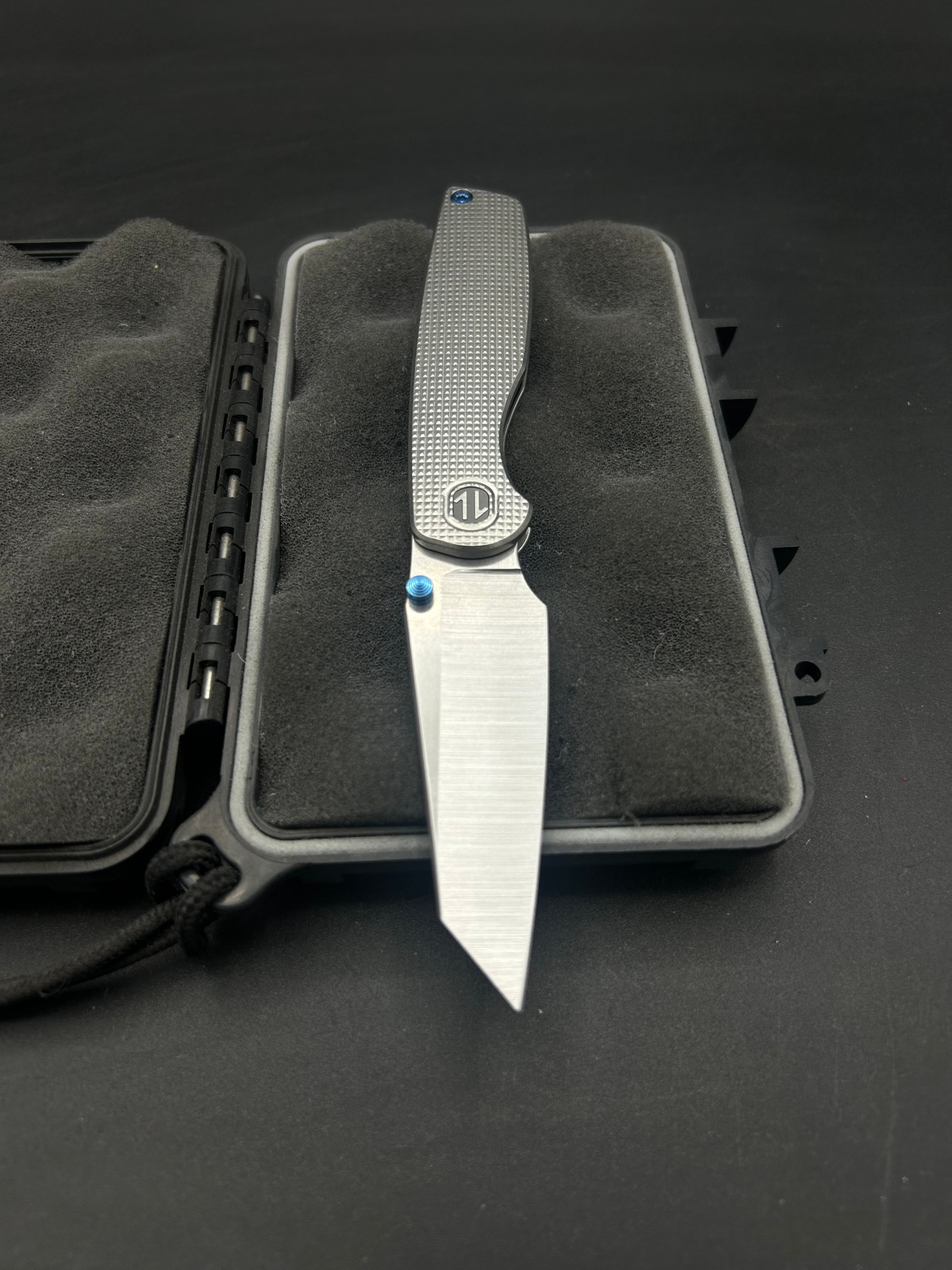 Cortex Mini #035 – Brown Knives